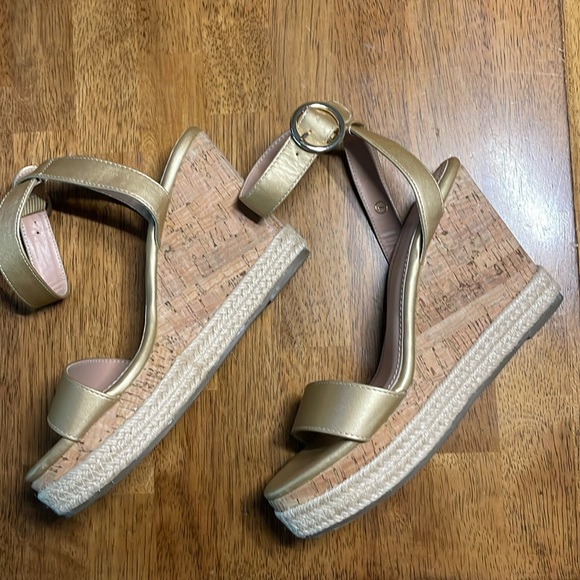 Zby | Shoes | Euc Zby Cork Wedge Espadrille In Matte Gold Size 7 | Poshmark